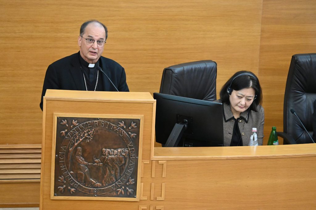 Dom Valdir apresenta a comunicação desenvolvida pela CNBB em encontro ...